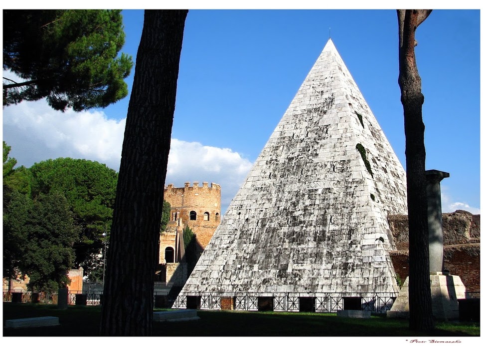 Pirámide Cestia - Turismo.org